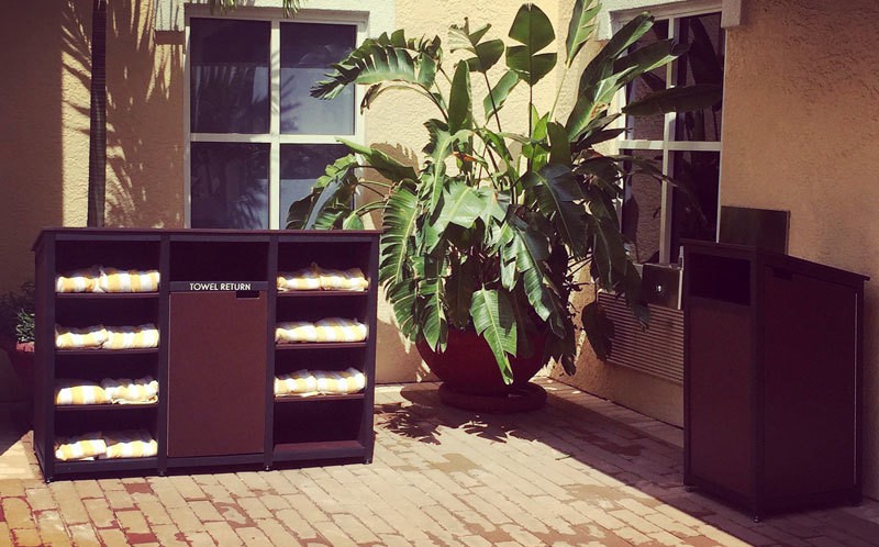 Towel Console Return Unit with Shelves | R3 Site Furnishings